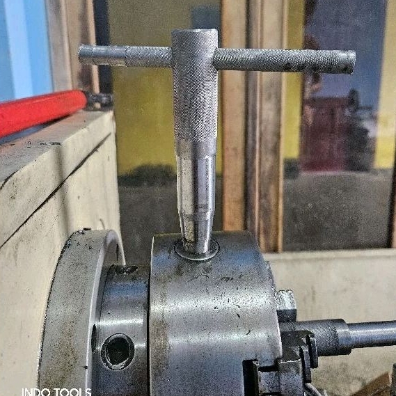 Jual Kunci Pembuka Chuck Mesin Bubut 12 Inch kotak 12 x 12 | Shopee ...