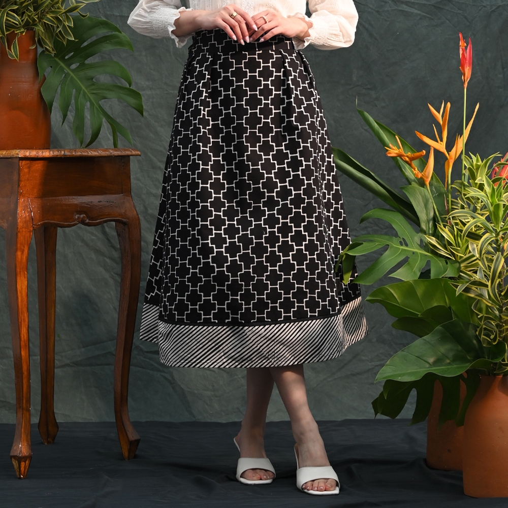 Jual NONA RARA - Ryujin Black Garut PART0220, Rok kasual batik wanita ...