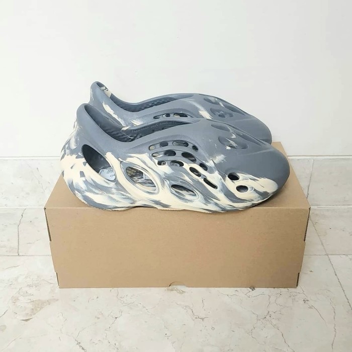 Jual Adidas Yeezy Foam Runner Mx Moon Gray Original BNIB Authentic 100% ...