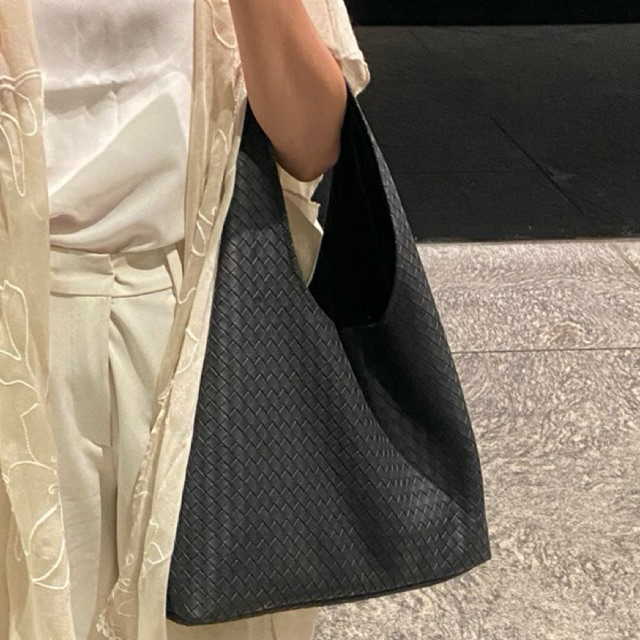 Jual SORA Hobo Bag - Midi | Shopee Indonesia
