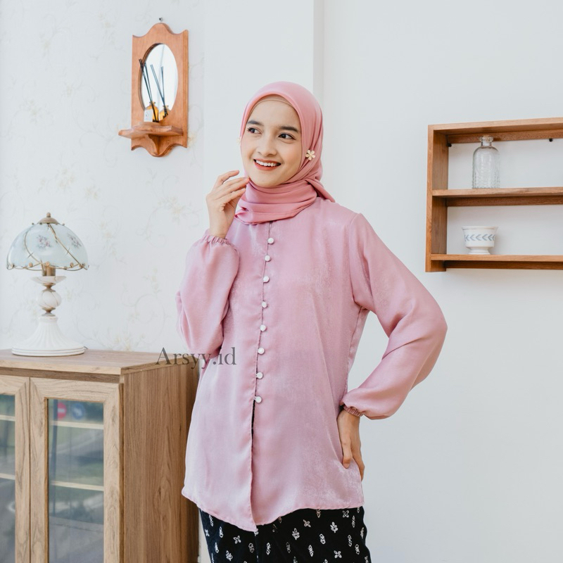 Jual Arsyy.id - Santorini Blouse - Atasan Satin - Oufit Kondangan - Blouse Santorini Silk - Baju ...