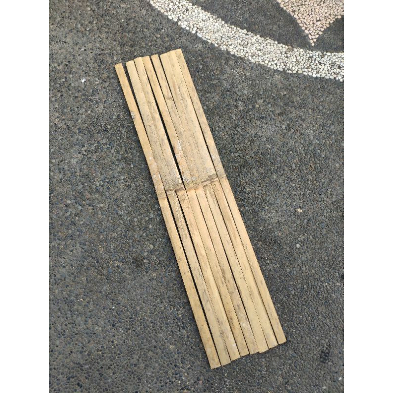 Jual Bambu tua pilihan untuk layangan/ajir/banner/baliho panjang 100 CM ...