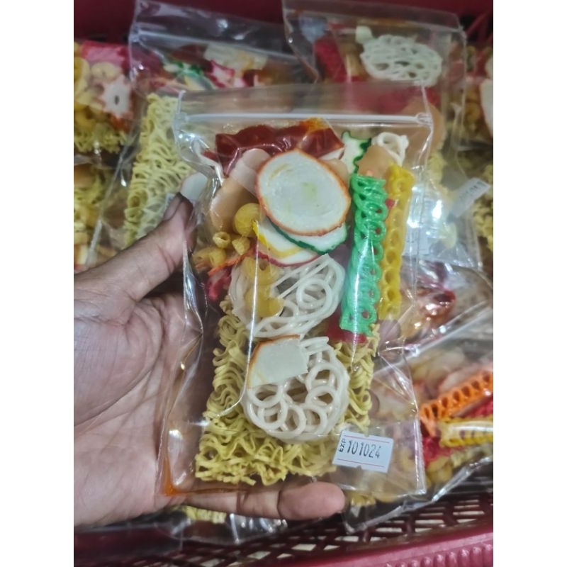 Jual Seblak Instant , sudah lengkap dengan bumbu nya tinggal di masak ...