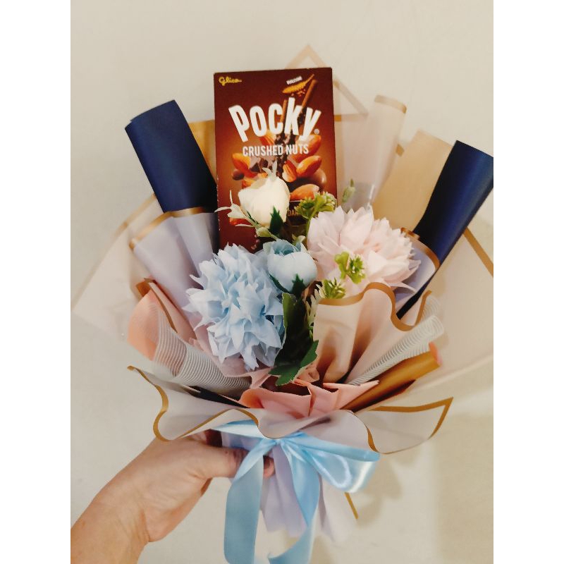 Jual (Ready) bucket wisuda cewek| kado Natal| BUCKET SNACK COKLAT/ KADO ...