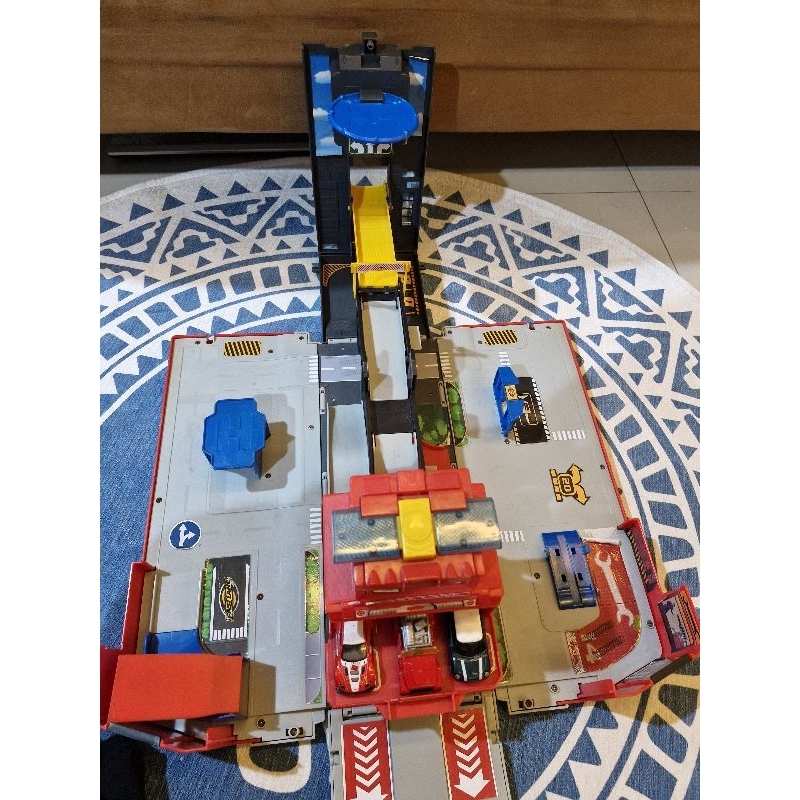 Jual Fast lane folding fire trucks playset | Shopee Indonesia