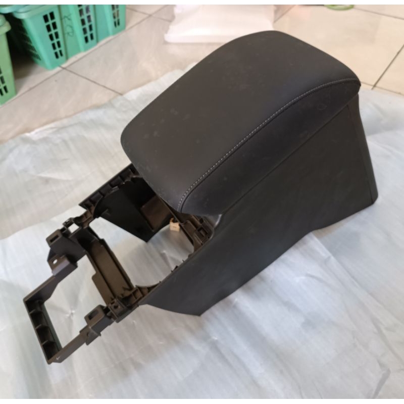 Jual consul box mobil Mitsubishi pajero original | Shopee Indonesia