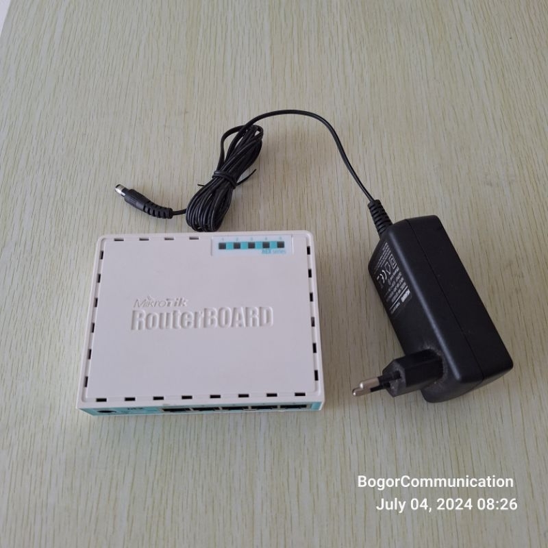Jual Mikrotik RB750Gr3 Router 5 Port Gigabit LAN support POE USB Micro ...