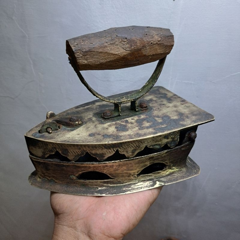 Jual setrika Kuningan arang asli jadul vintage antik ukuran sedang ...