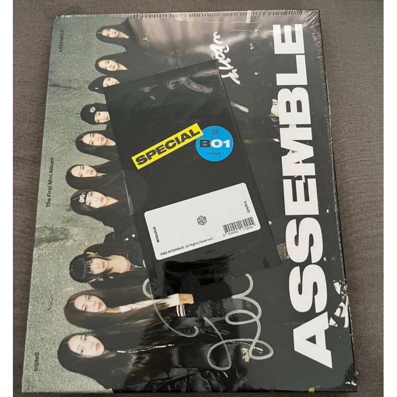 Jual Album Signed TripleS Assamble Ver A | Shopee Indonesia