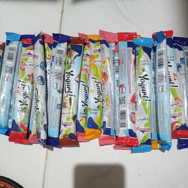 Jual Cimory yogurt stick squeeze mini 40gr strawbery manggo bluebery ...