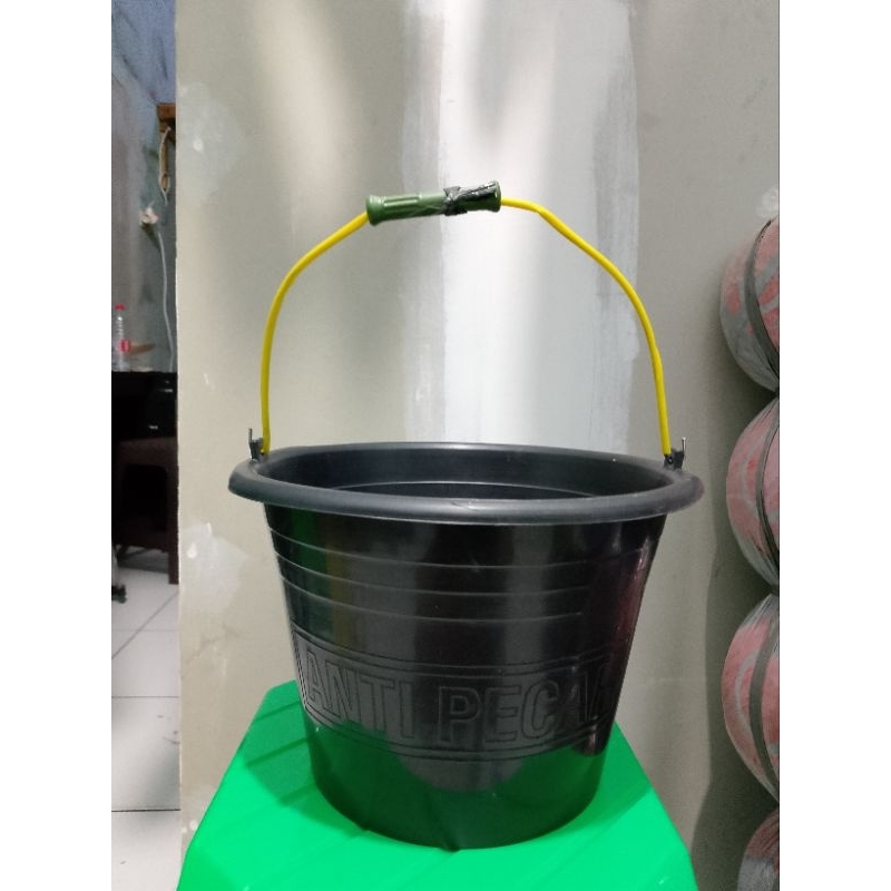 Jual Ember Cor 18 Hitam kuat Anti pecah | Shopee Indonesia