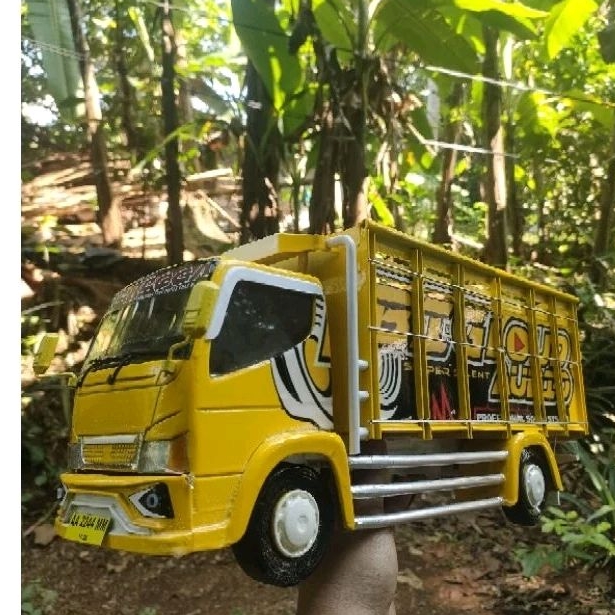 Jual Promo miniatur truk trek oleng mainan anak bos kecil pake lampu ...