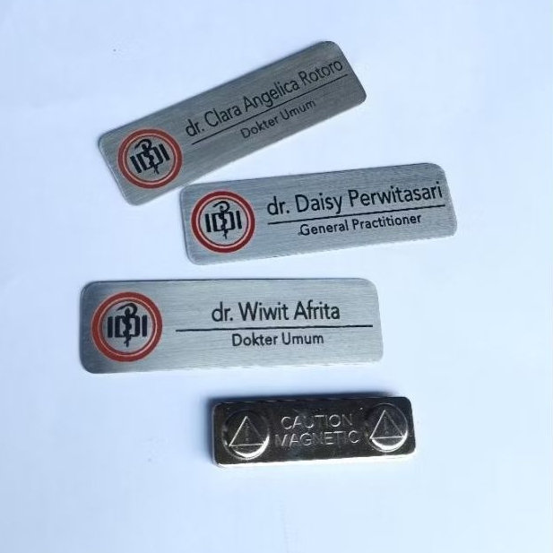 Jual Papan Nama Dada Name Tag Grafir Bahan Stainless LOGO IDI Atau Bisa ...