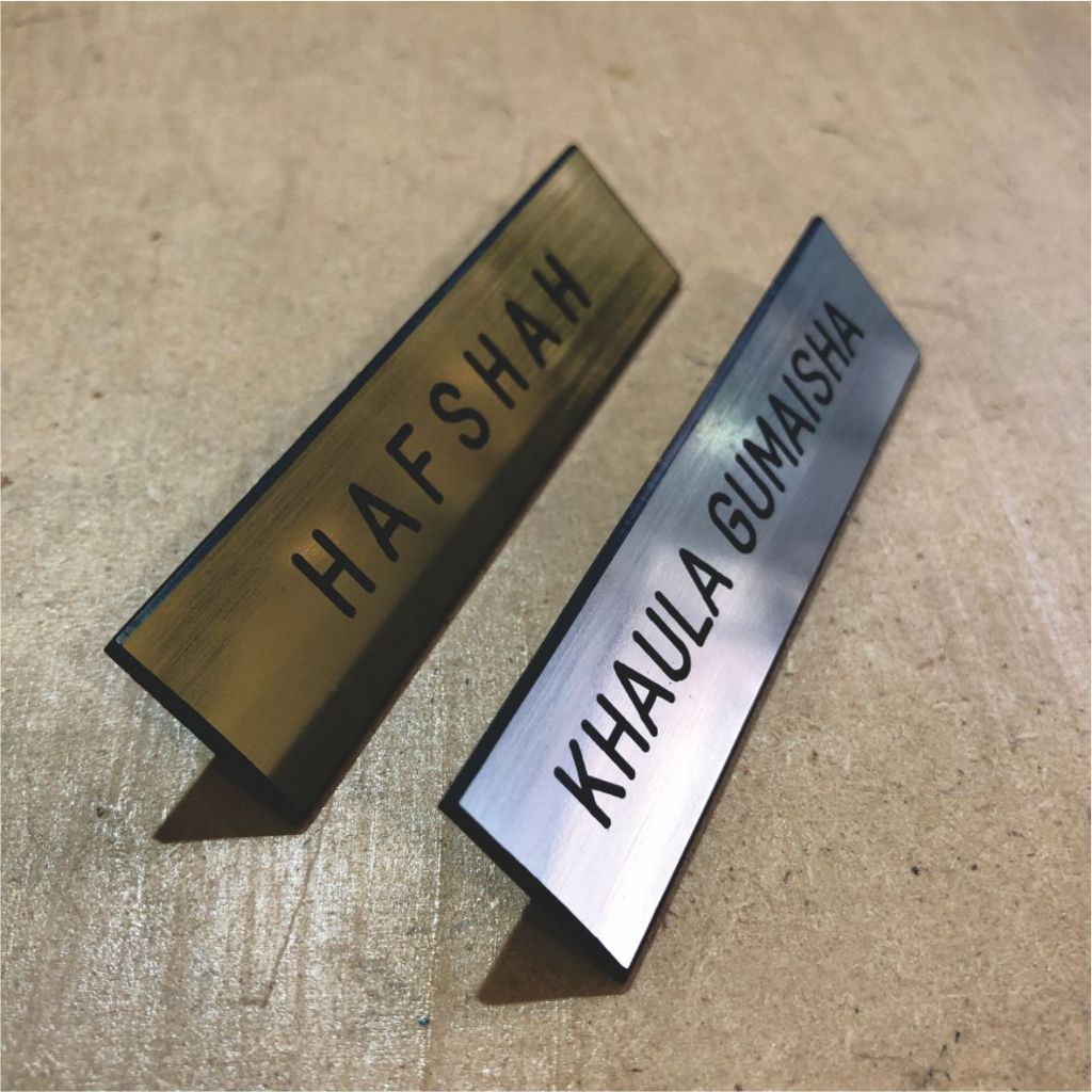 Jual Nametag Ukir atau Grafir Laser/Nama Dada Gold dan Silver/Name Tag ...