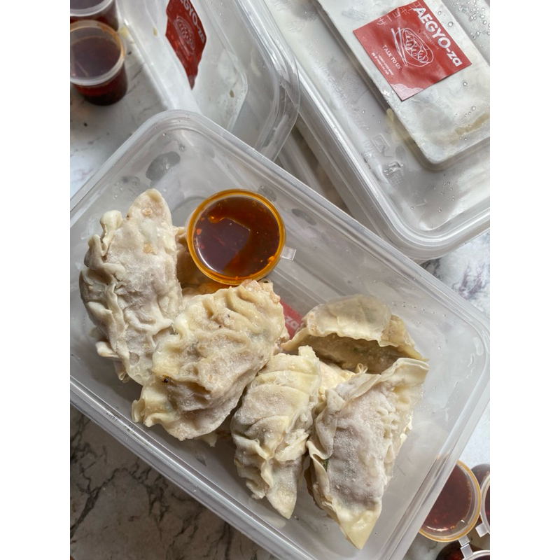 Jual ae-GYOZA frozen 1 pack isi 10 include chili oil | Shopee Indonesia