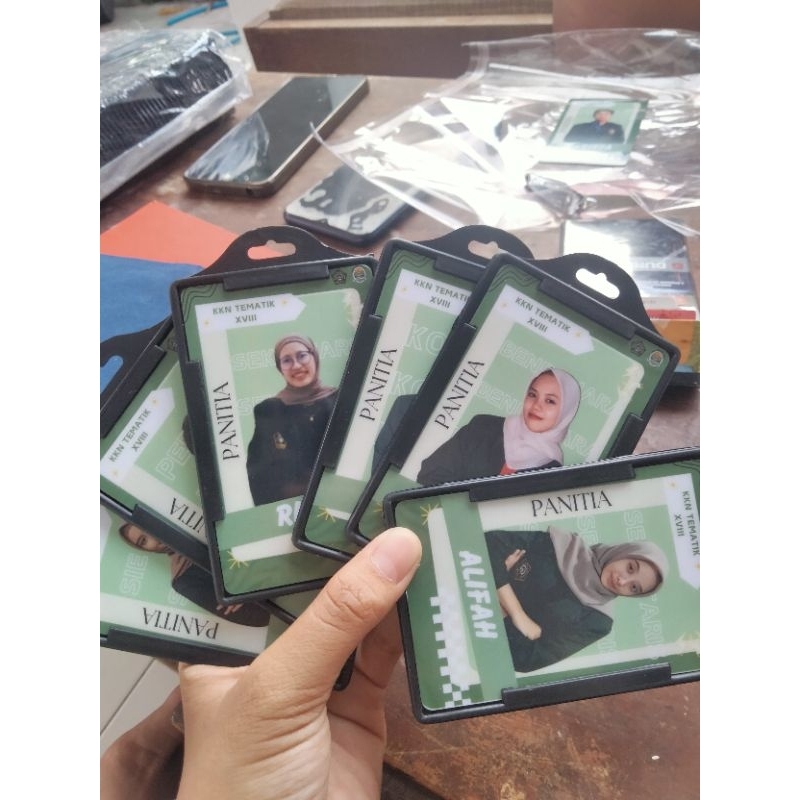 Jual KARTU ID CARD + HOLDER AKRILIK / HOLDER HITAM | Shopee Indonesia