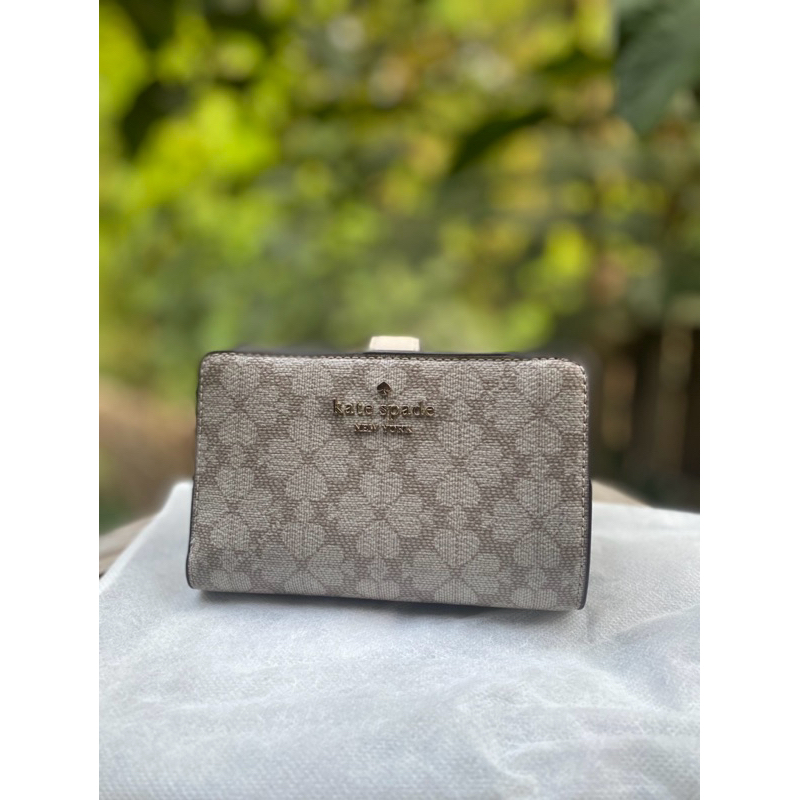 Jual Kate Spade Flower Medium Compact Bifold Wallet Authentic | Shopee ...