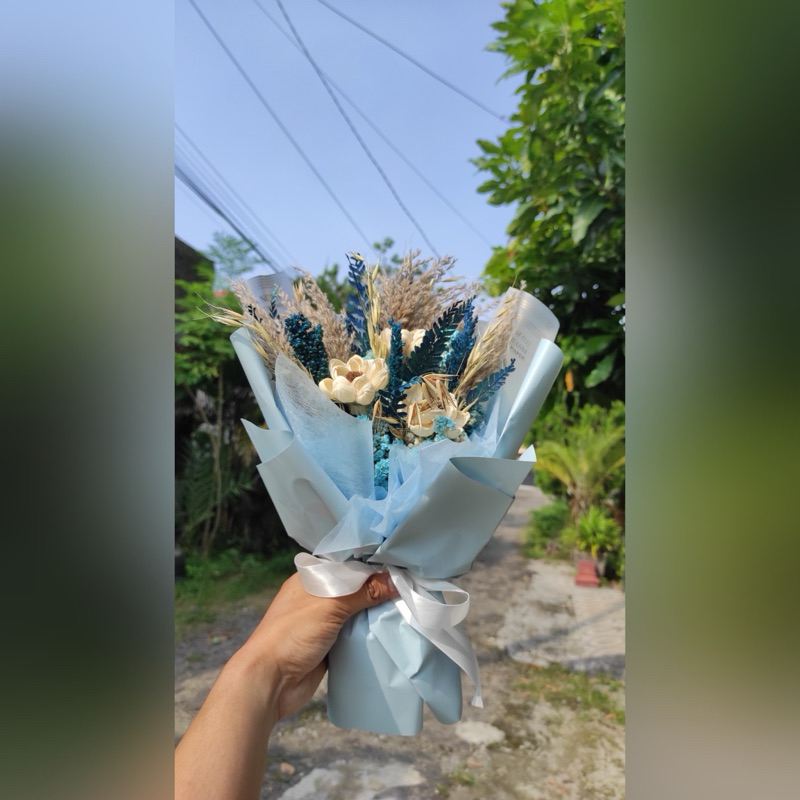 Jual HAND BOUQUET BUKET BUNGA WARNA BIRU MUDA TOKO SHOPEE SHE FLOWER ...