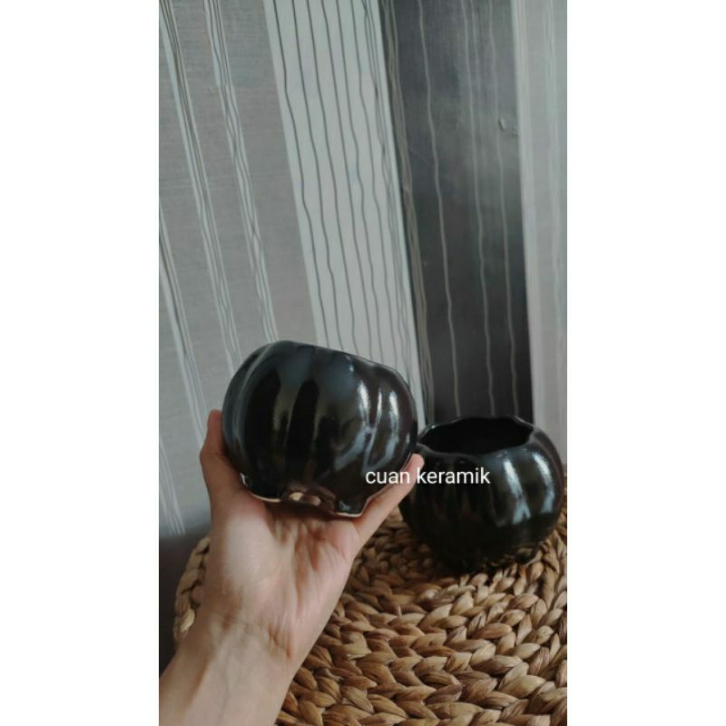 Jual vas/pot bunga keramik labu black (bawah ada lubang) | Shopee Indonesia