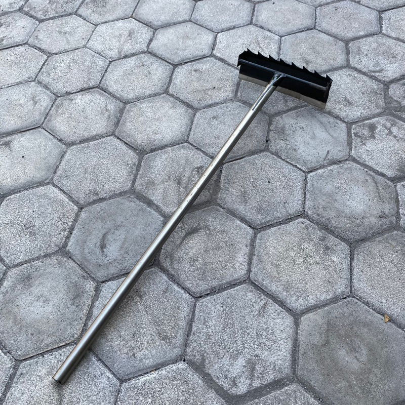 Jual ASLI BAJA GERGAJI garukan Rumput liar Berkebun Gagang besi - Garuk ...