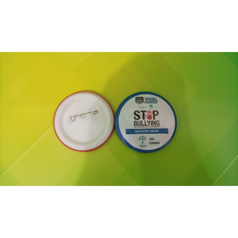 Jual cetak Pin Peniti ukuran 44 mm dan 58 custom full print | Shopee ...