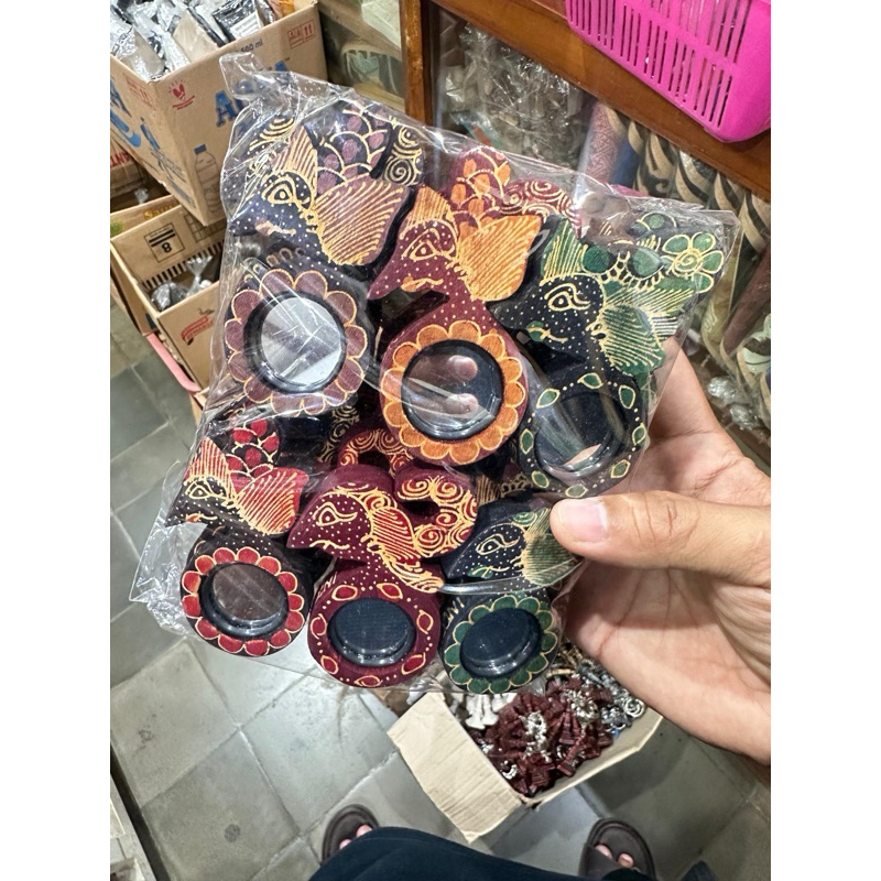Jual Gantungan kunci wayang cermin batik lukis 1 kodi (isi 20pcs) Souvenir oleh oleh khas jogja ...