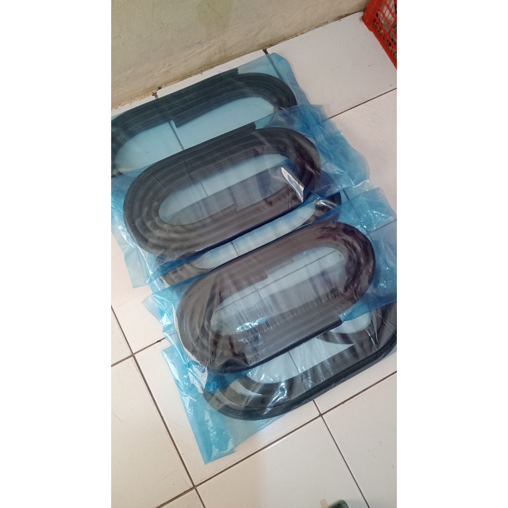 Jual KARET BALON PEREDAM PINTU MOBIL INNOVA LAMA INNOVA REBORN ORIGINAL ...