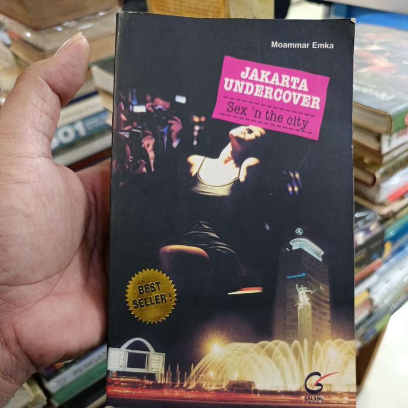Jual buku original jakarta undercover sex n the city by Moammar emka ...