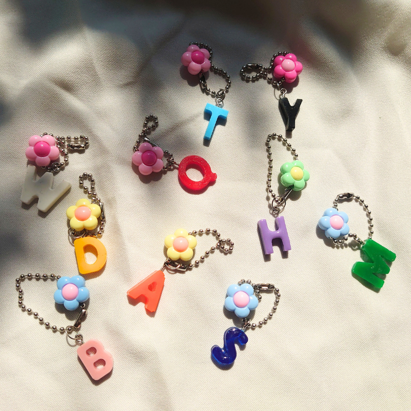 Jual GANTUNGAN KUNCI RESIN MINI KEYCHAIN NAMA INISIAL WARNA WARNI ...