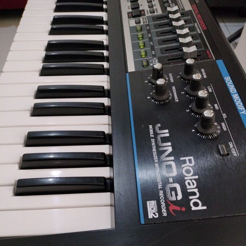 Jual ROLAND JUNO Gi SYNTHESIZER / ROLAND JUNO-Gi Keyboard Synthesizer ...