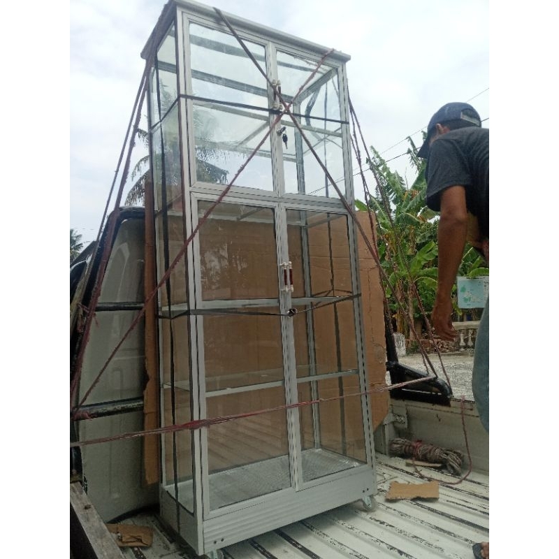 Jual LEMARI KACA DISPLAY 2 PINTU | LEMARI BONEKA | Shopee Indonesia