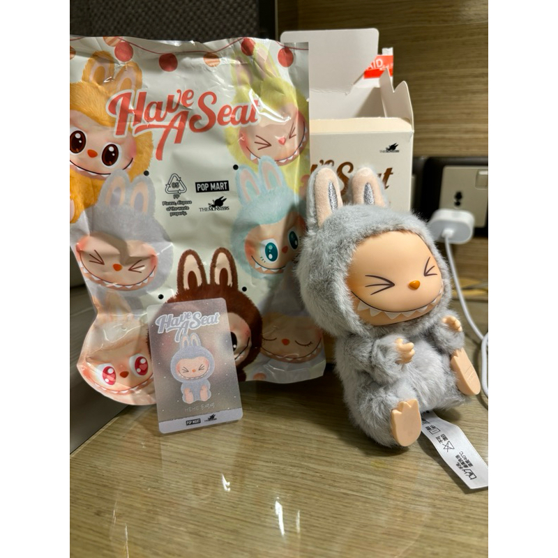 Jual FOR SALE‼️ LABUBU V2 HAVE A SEAT UNSEALED SELECTED HEHE (GREY) 100 ...