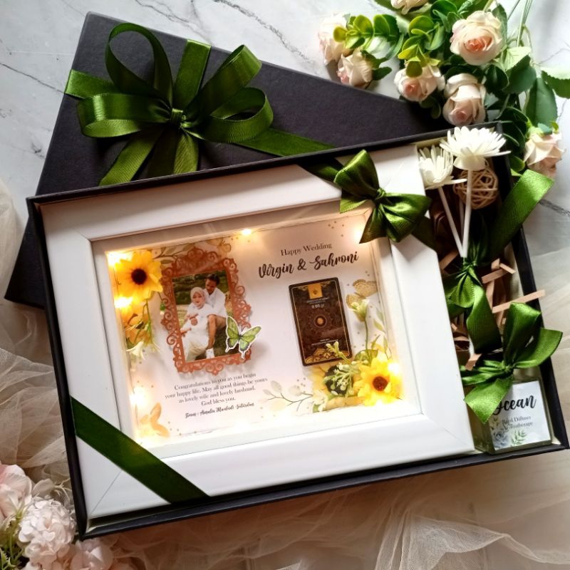 Jual HAMPERS FRAME 3D BINGKAI EMAS ANTAM KADO WEDDING ULTAH WISUDA ...