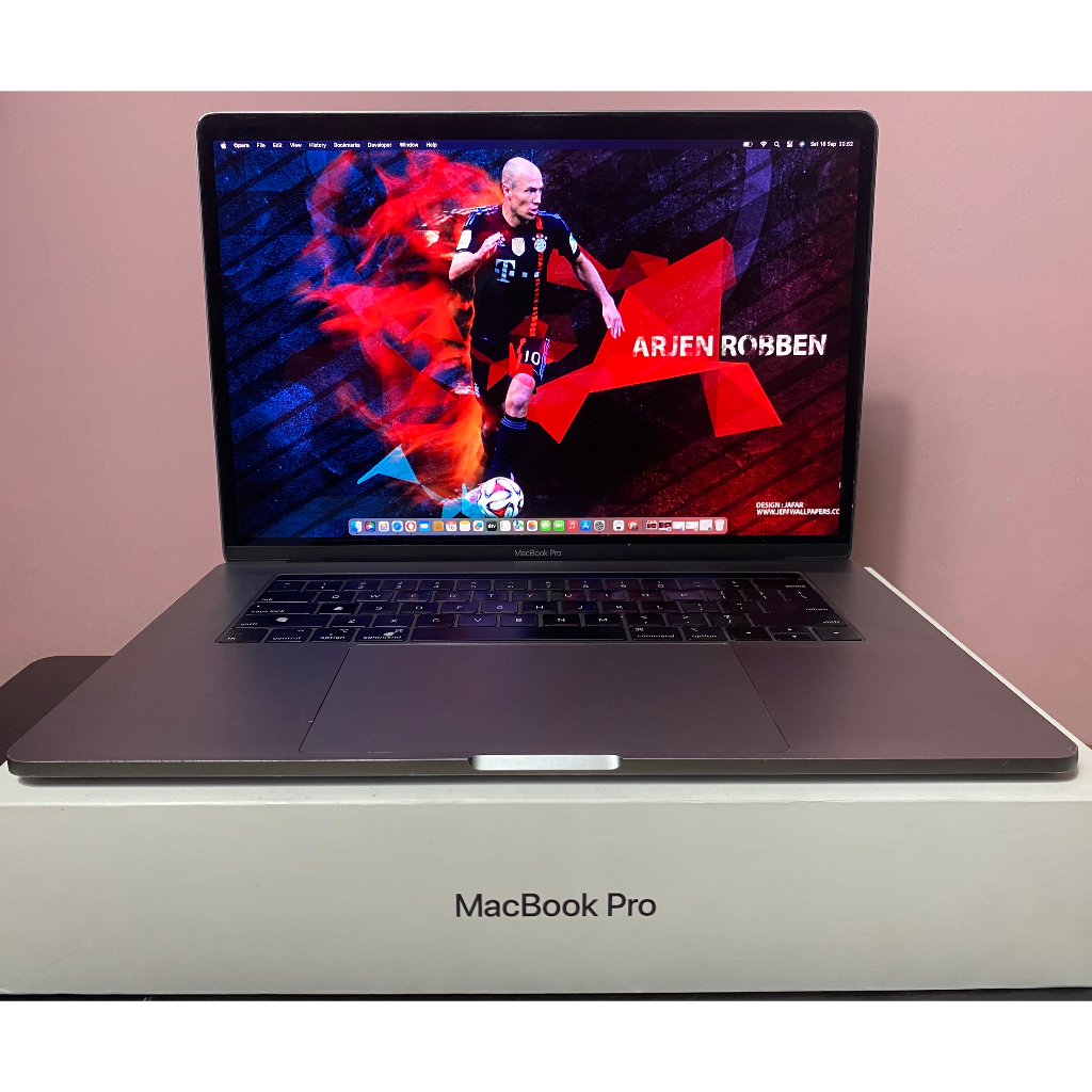 Jual Macbook Pro Retina Touch Bar 15 inc 2019 16/256 Fullset ex ibox ...
