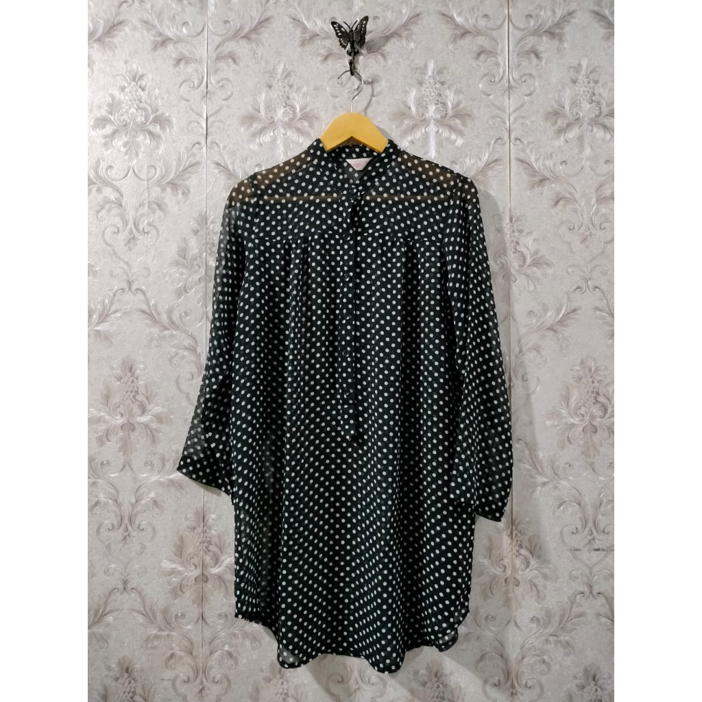 Jual PRELOVED Blouse Kerja/Kampus/Kantor Wanita Polkadot Hitam Putih ...