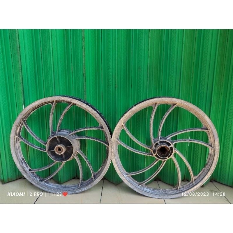Jual VELG CEFIRO R18 RATA KONDISI BAIK BUKAN DAYTONA INKEY JAPAN (MAAF ...
