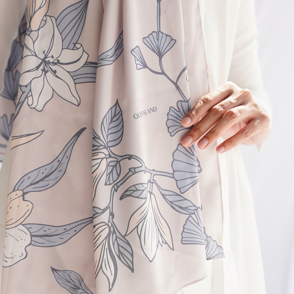 Jual Queensland Hijab Big Flower Pashmina Segi Empat L03000024Q Cream | Shopee Indonesia