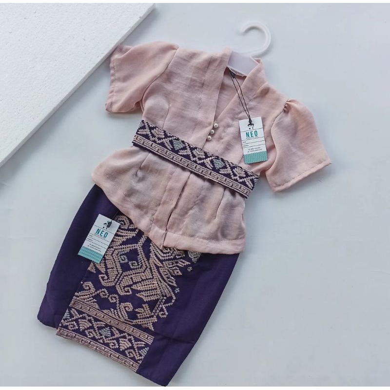 Jual Kebaya Silky Hazel Mutiara dan Kamen Setengah Bordir Pakaian Adat ...