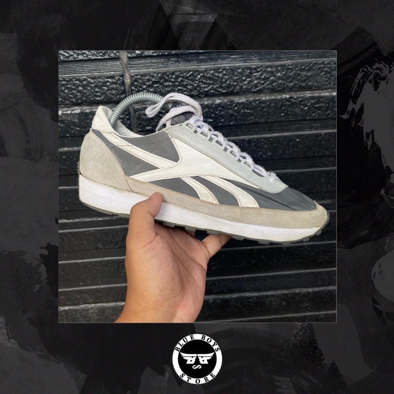 Jual REEBOK AZTEC WHITE BLUE ORIGINAL | Shopee Indonesia
