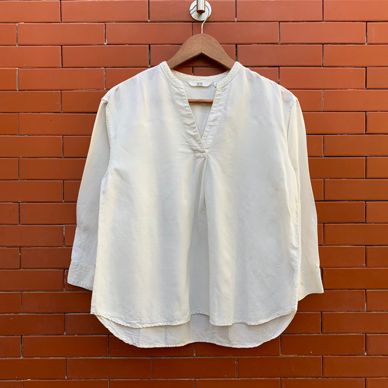 Jual Uniqlo linen band collar broken white | Shopee Indonesia