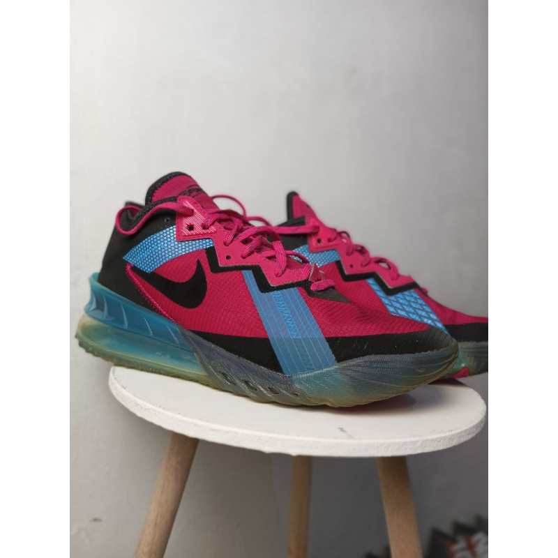 Jual SEPATU SECOND NIKE ORI (BARU SESEKALI PAKE) | Shopee Indonesia