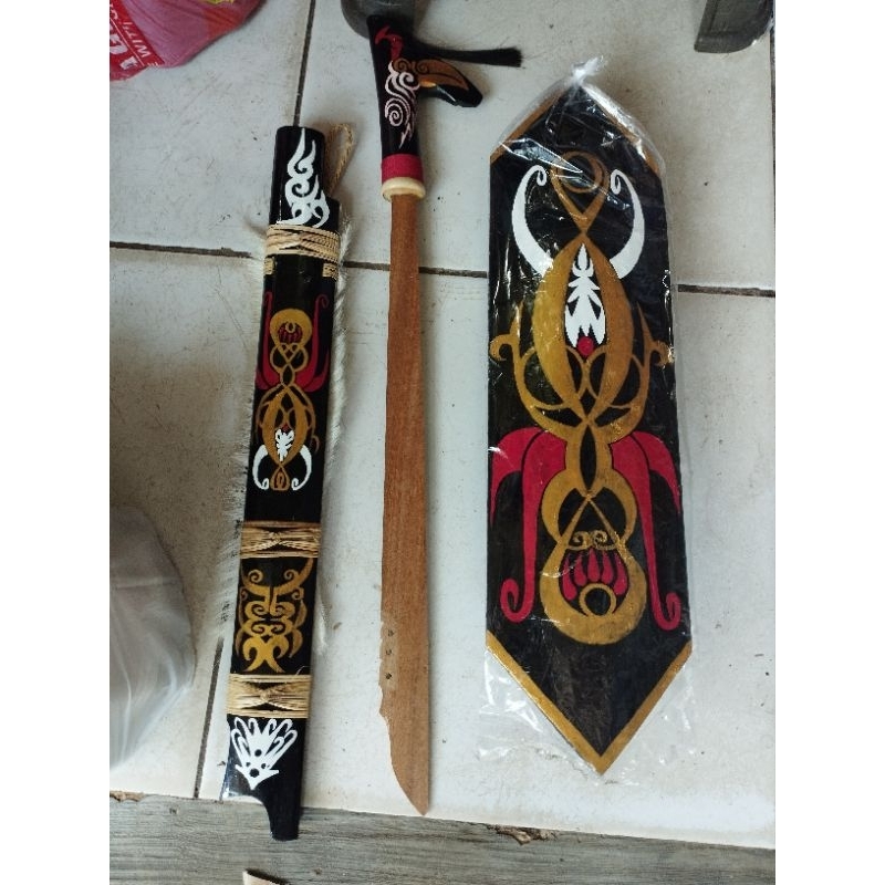 Jual properti menari tari tarian dayak kalimantan man dau + telawang ...