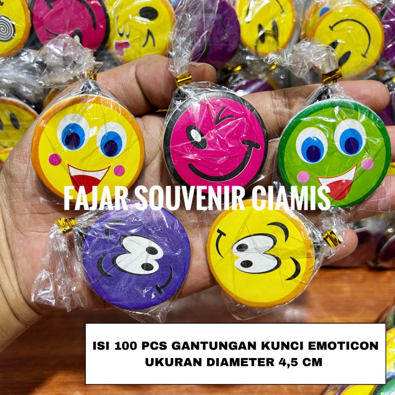 Jual 1 PACK 100 PCS Souvenir Pernikahan Gantungan Kunci Emoticon Souvenir Nikah Unik souvenir ...