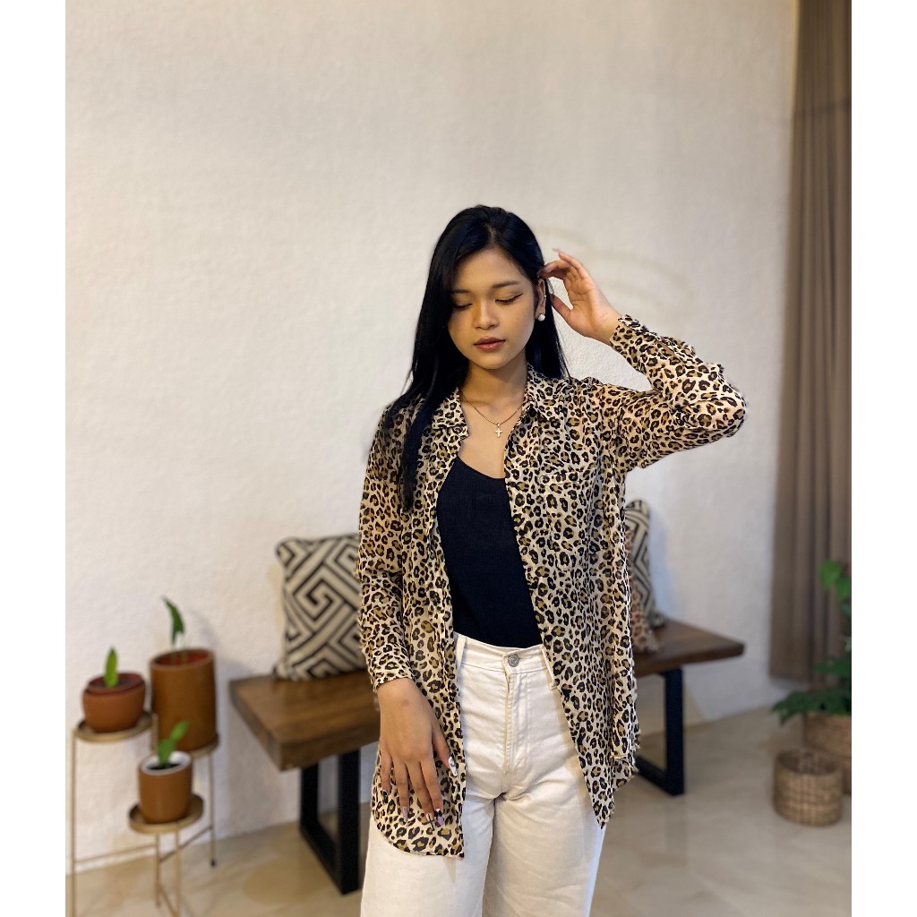 Jual Leopard Lovers / Totool Lovers - Kemeja Sifon by Stradivarius Motif Macan | Shopee Indonesia