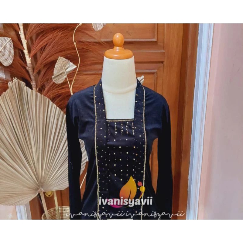 Jual Kebaya Bludru Payet Kutu Baru Model Body Panjang (WARNA LENGKAP ...