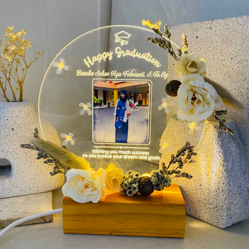 Jual B17 - HADIAH KADO WISUDA / KADO AKRILIK BULAT CUSTOM / KADO ...
