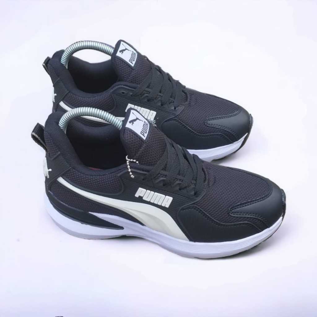 Jual Sepatu Sneaker pria dan wanita Hitam Putih Trendy grade premium ...