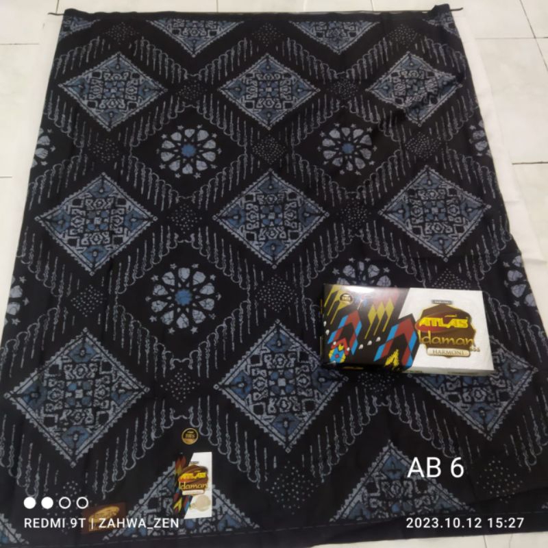 Jual SARUNG ATLAS MOTIF BHS SARUNG ATLAS MOTIF BATIK | Shopee Indonesia