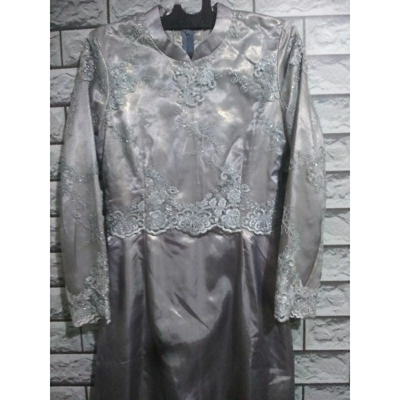 Jual gamis brukat abu satin silver preloved | Shopee Indonesia