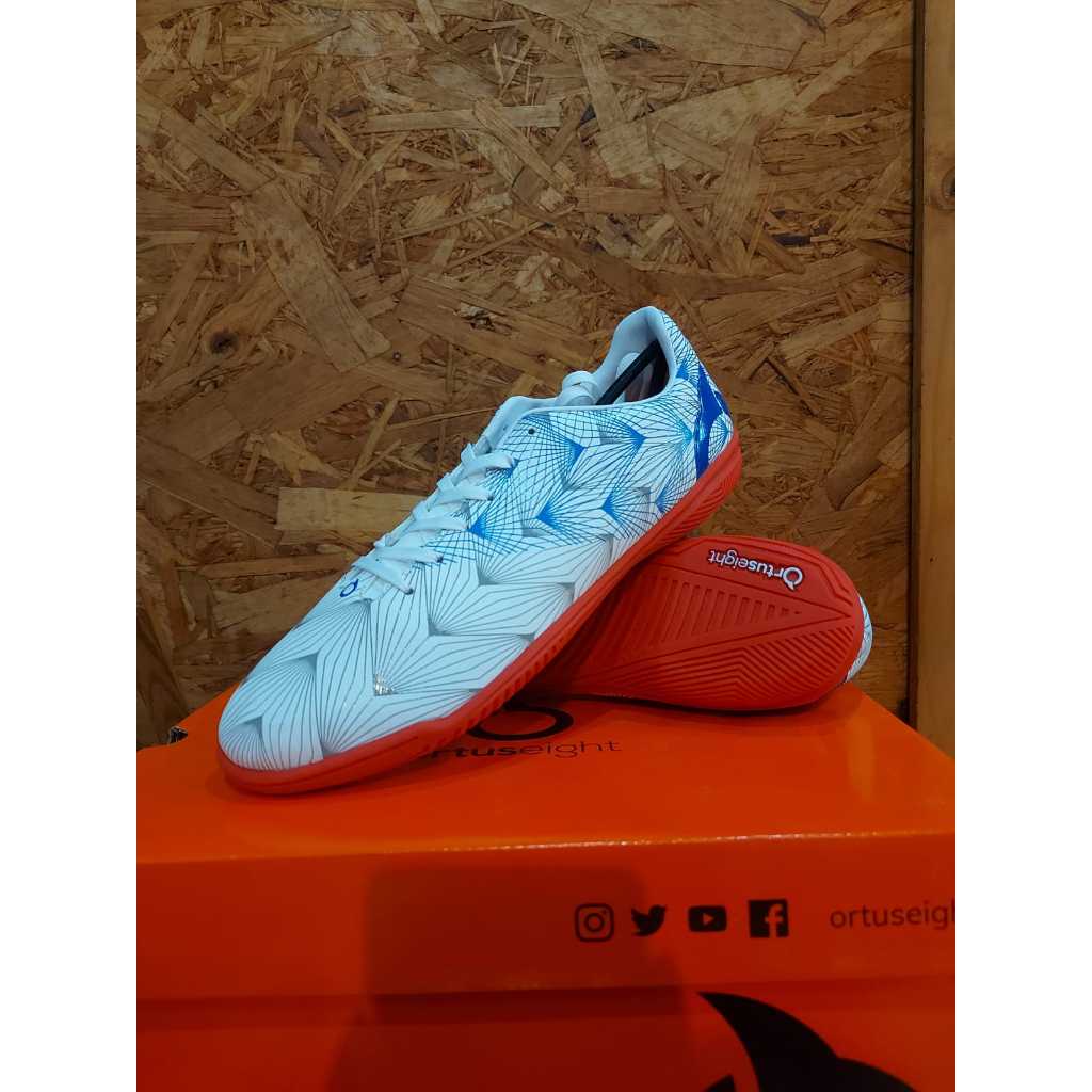 Jual Sepatu Futsal Ortuseght Neutron In White/Ortred/Blue | Shopee Indonesia